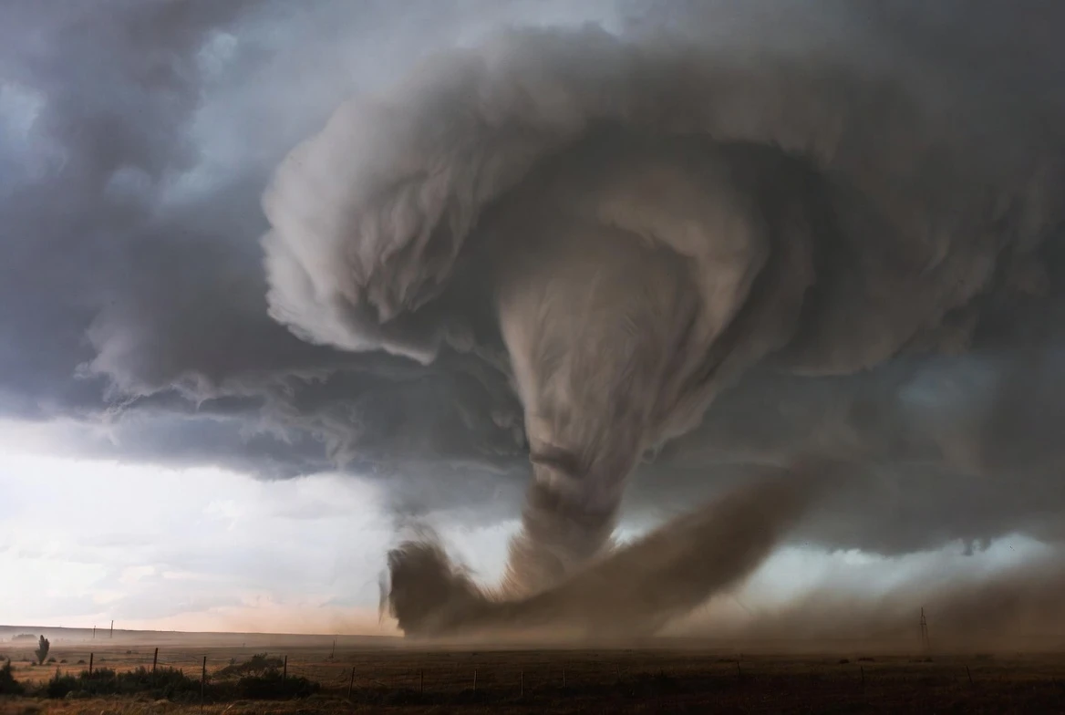 The Meaning of Seeing a Tornado in a Dream - Dream Interpretations ...